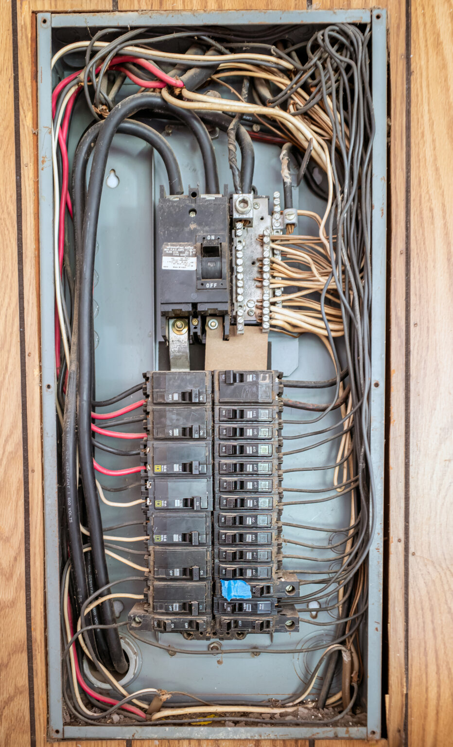 5 Signs Your Electrical Panel Is Outdated | Expert Tips
